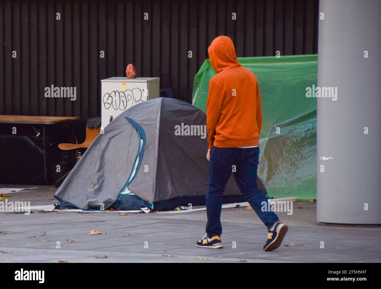 Homeless peoples tents hi-res stock photography and images - Alamy