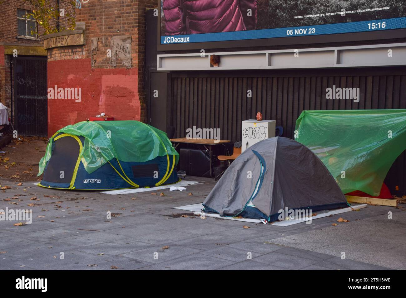 Homeless peoples tents hi-res stock photography and images - Alamy