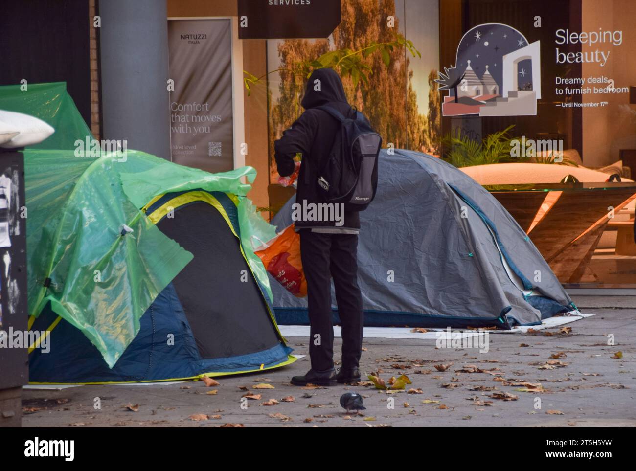 Homeless peoples tents hi-res stock photography and images - Alamy