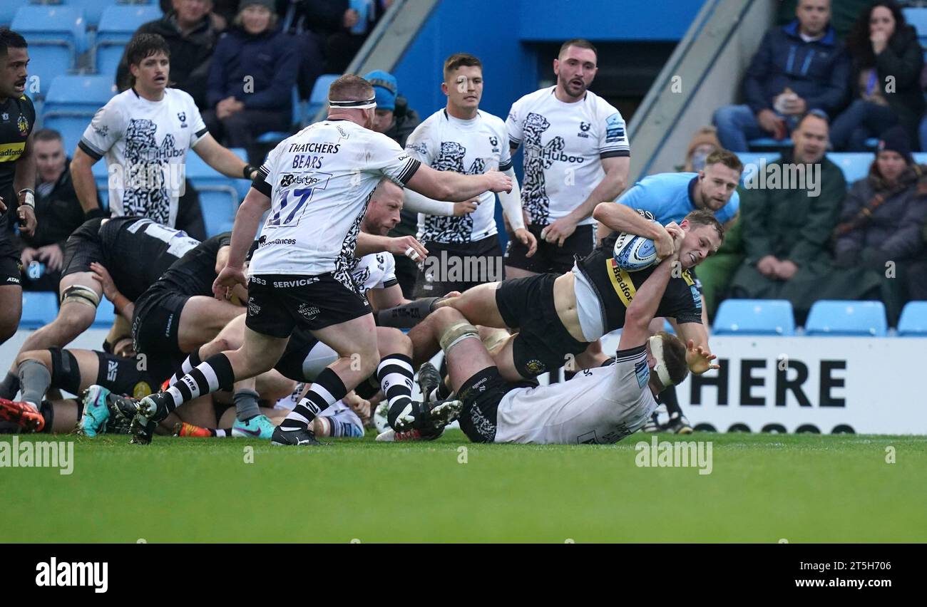 Exeter Chiefs' Tom Wyatt dives in to score his sides third try of the ...