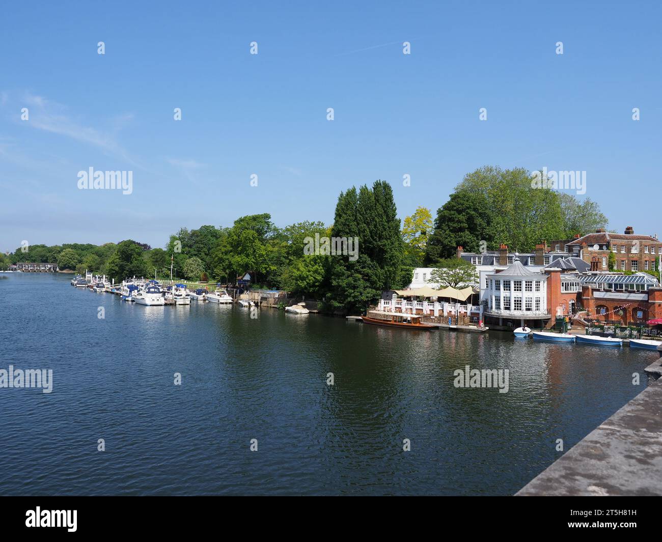 The River Thames at Hampton Court in London Stock Photo - Alamy