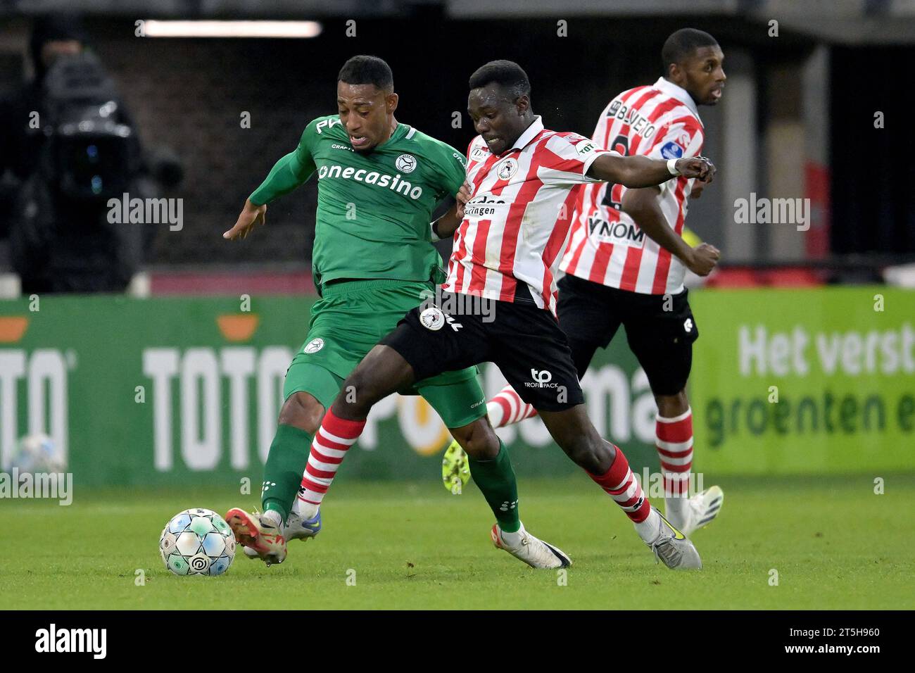 ROTTERDAM - (l-r) Rajiv van la Parra of Almere City FC, Joshua Kitolano ...
