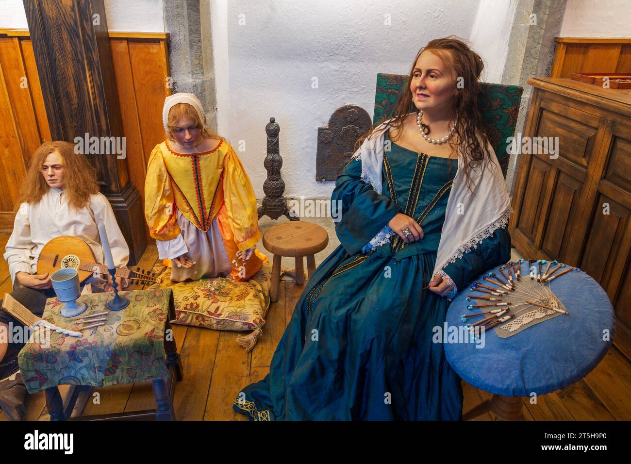Manorhamilton castle ireland hi-res stock photography and images - Alamy