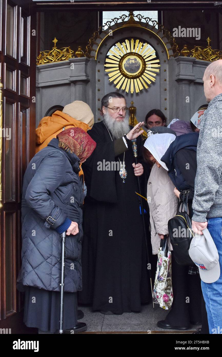 Metropolitan Luka (Kovalenko) of Zaporizhzhia and Melitopol (center ...