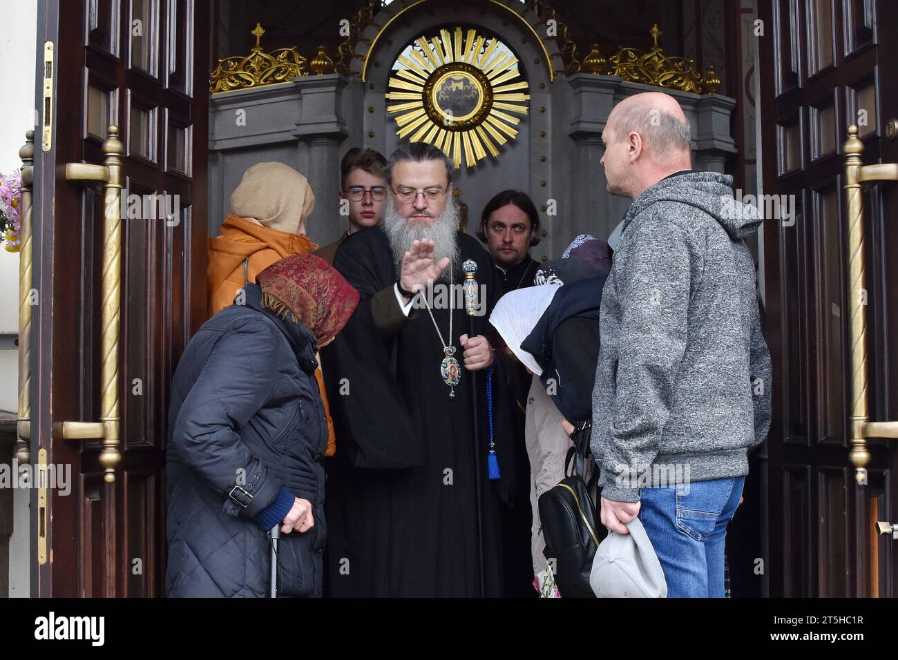 Metropolitan Luka (Kovalenko) of Zaporizhzhia and Melitopol (center ...