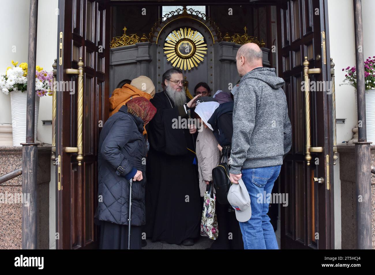 Metropolitan Luka (Kovalenko) of Zaporizhzhia and Melitopol (center ...