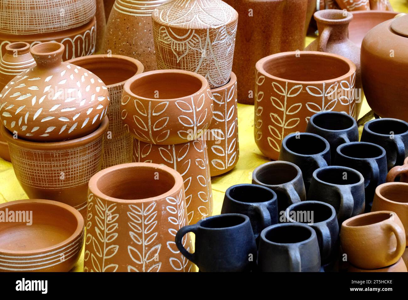 Indian pottery handicrafts hi-res stock photography and images - Alamy