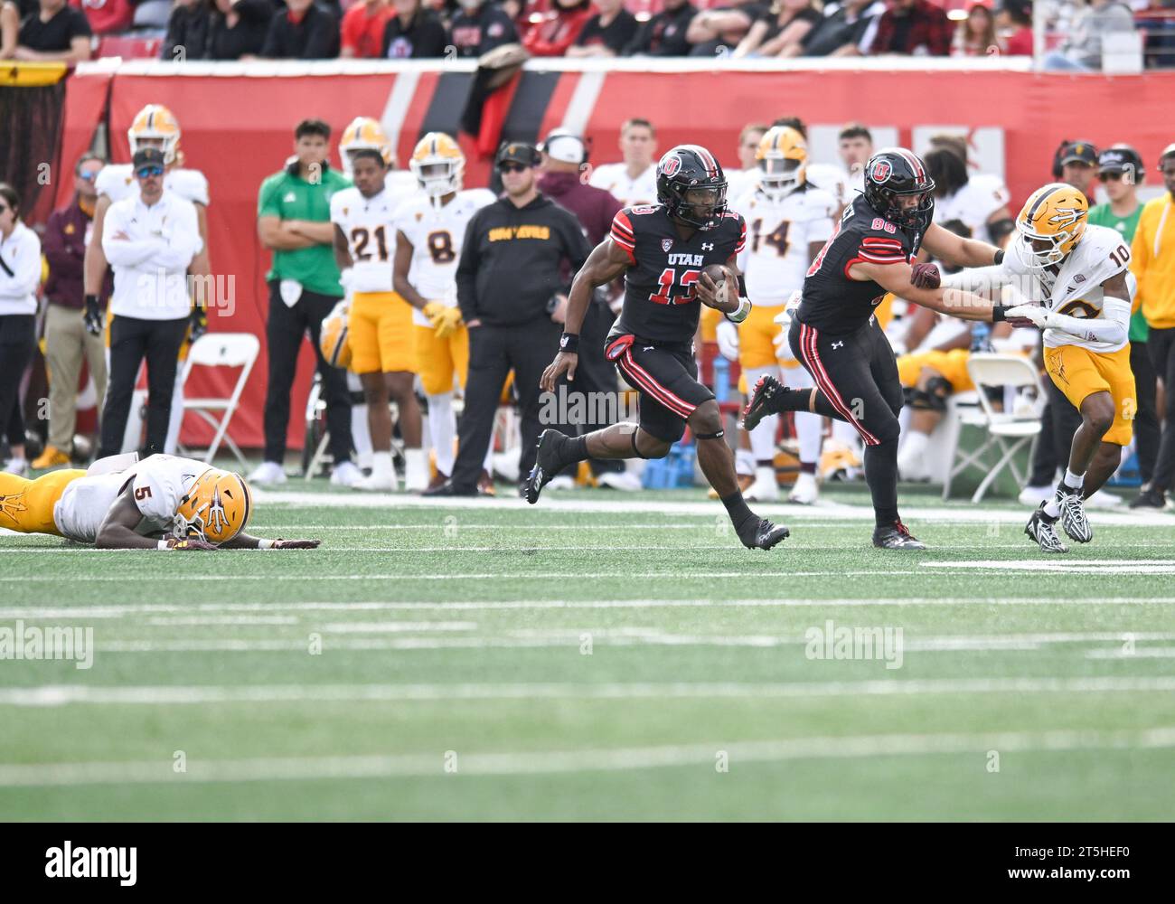 SALT LAKE CITY, UT - NOVEMBER 04: Utah Utes quarterback Nate Johnson ...