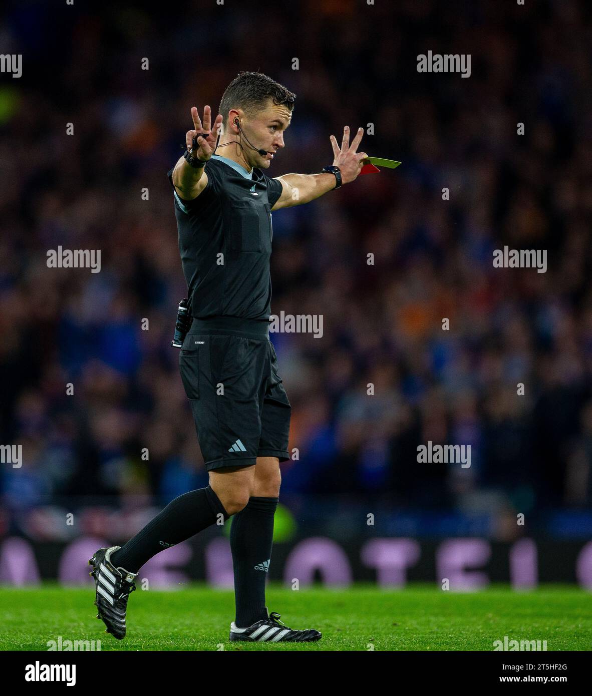 Nick walsh referee hi-res stock photography and images - Alamy