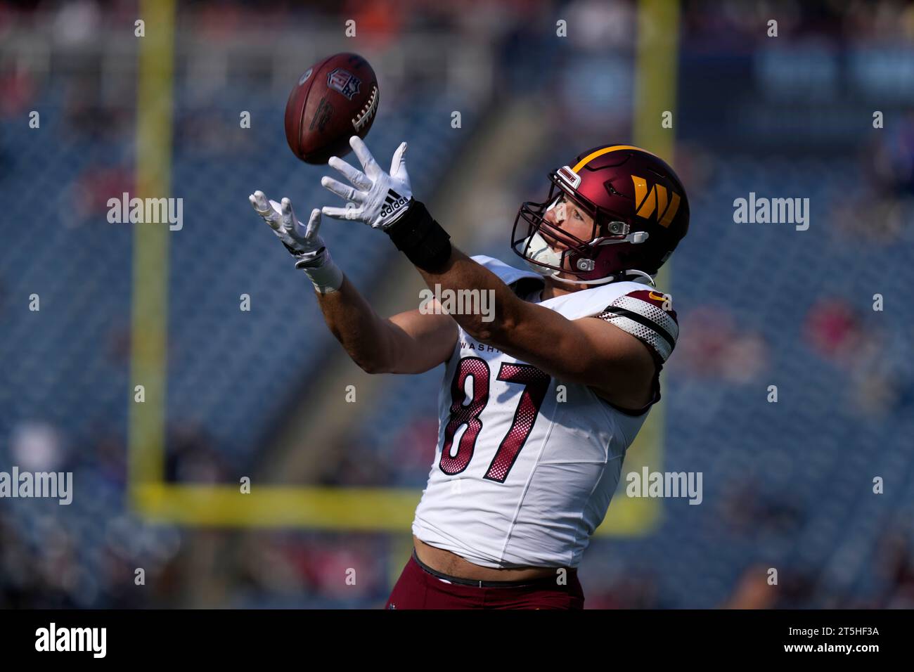 Washington Commanders tight end John Bates (87) warms up prior to an ...