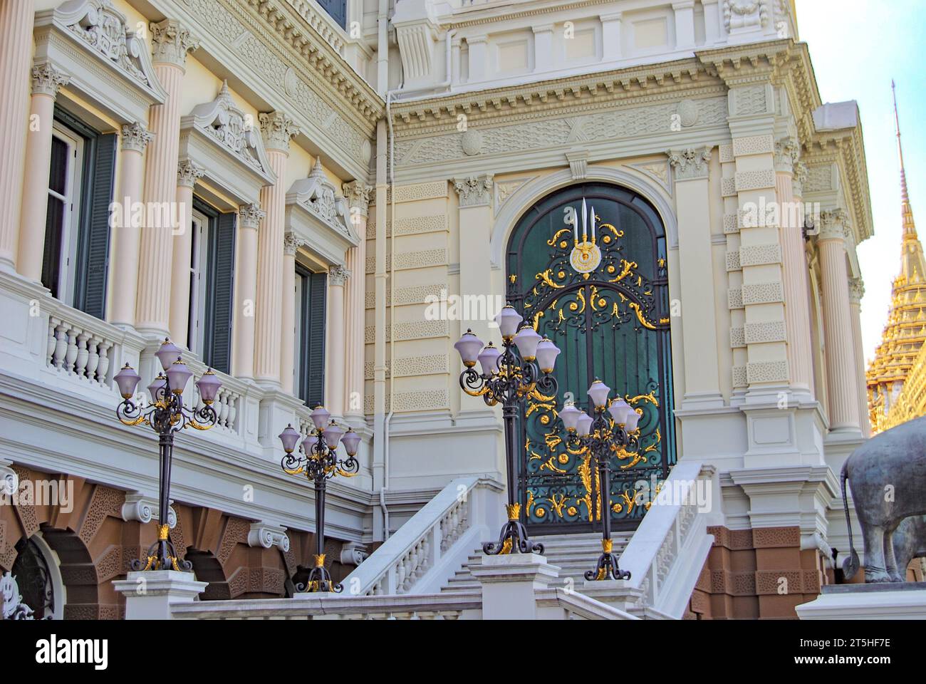 Side entrance of the Grand Palace in Bangkok. Thailand Stock Photo - Alamy