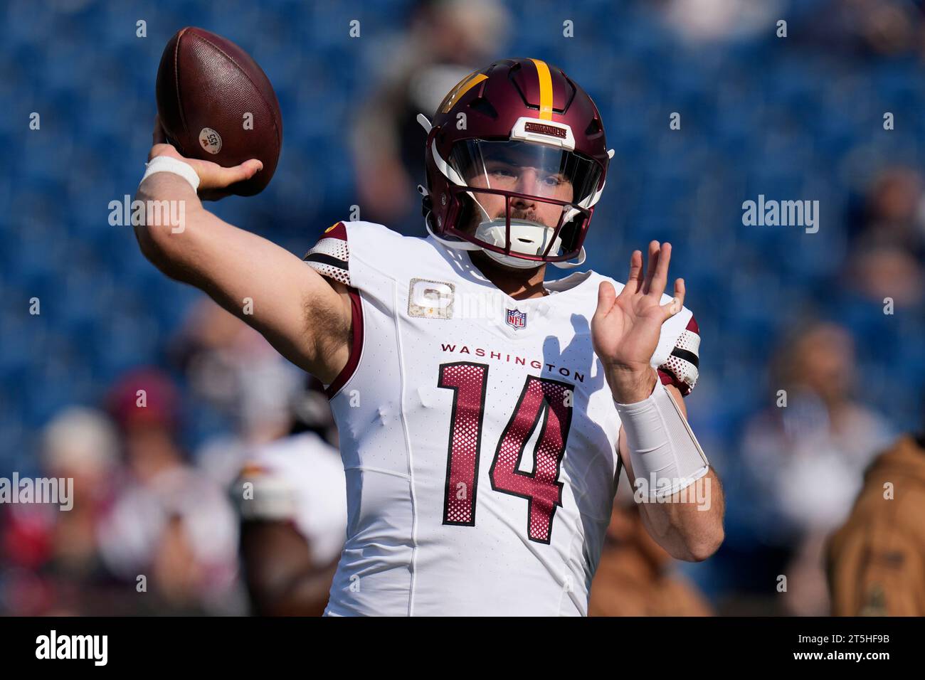 Washington Commanders quarterback Sam Howell (14) warms up prior to an ...