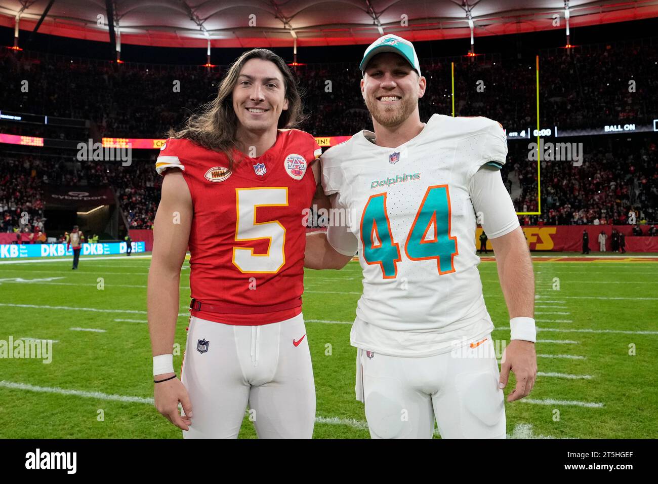 Kansas City Chiefs punter Tommy Townsend (5) and Miami Dolphins long ...