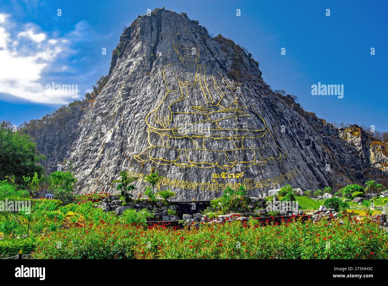 Pattaya landmark buddha mountain hi-res stock photography and images ...