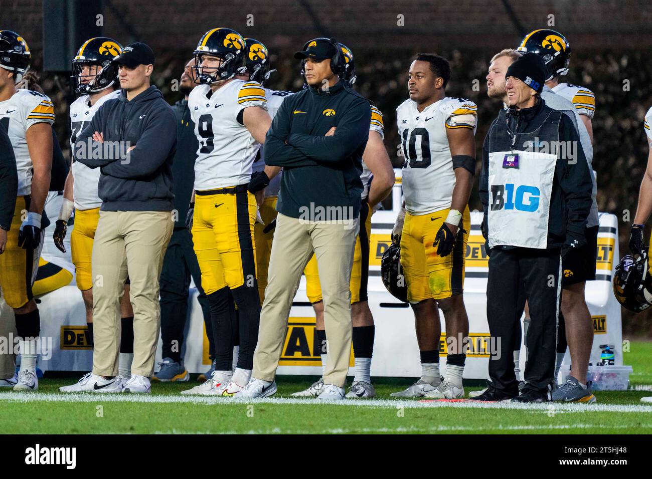 CHICAGO, IL - NOVEMBER 04: Iowa Hawkeyes special teams coach LeVar ...