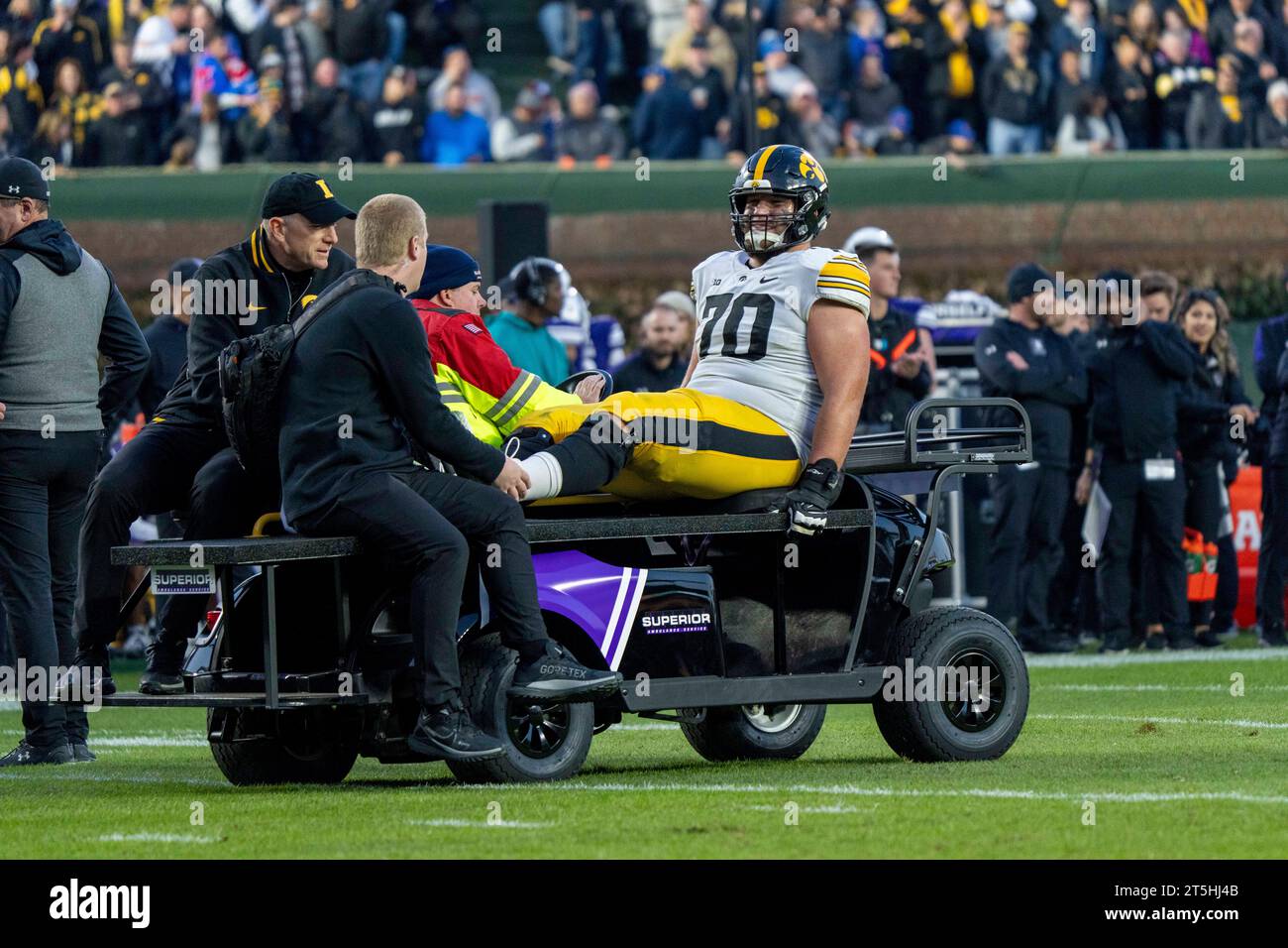 CHICAGO, IL - NOVEMBER 04: Iowa Hawkeyes offensive lineman Beau ...