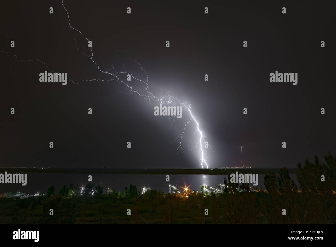 Night view lightning bright hi-res stock photography and images - Alamy
