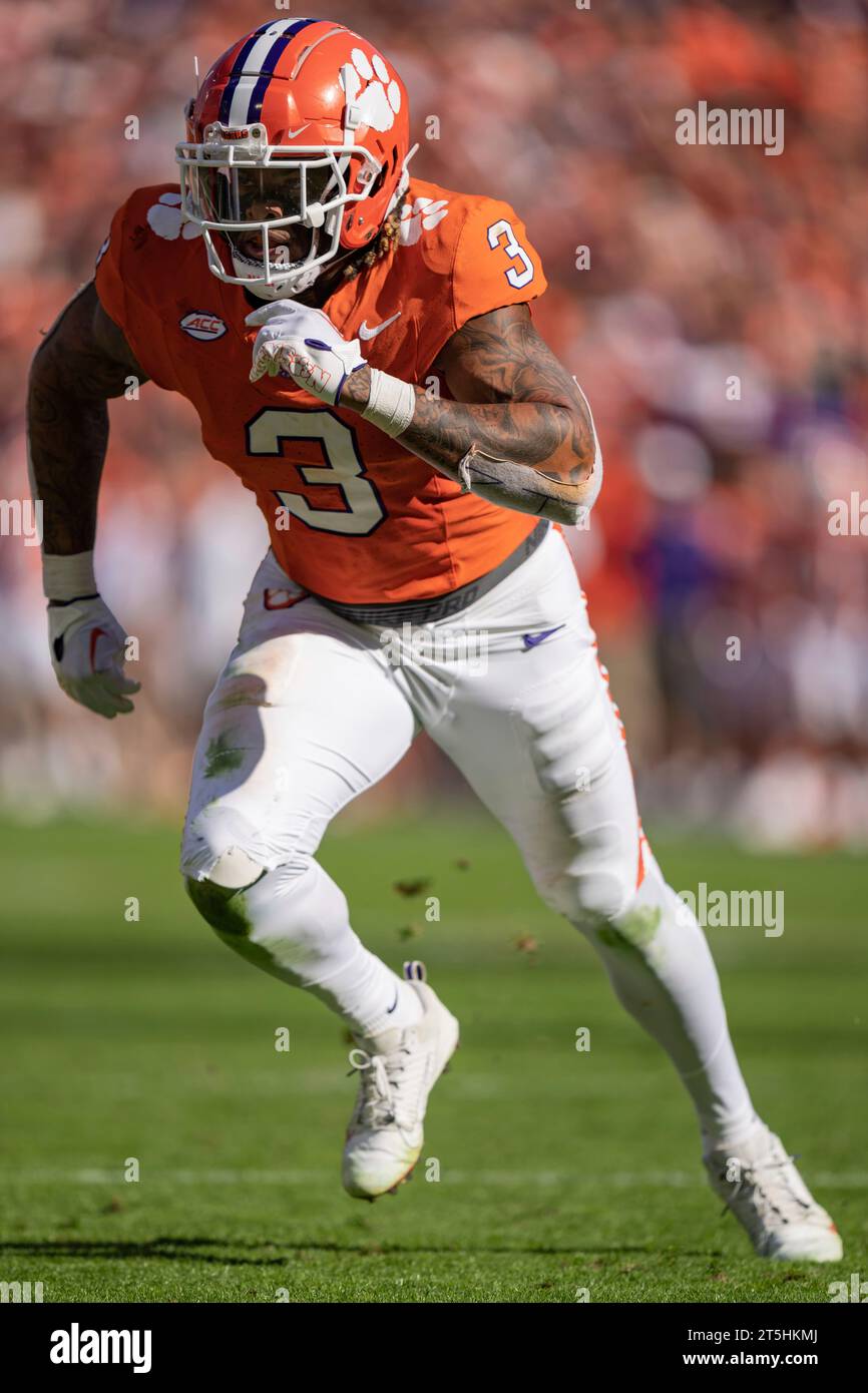 Clemson defensive end Xavier Thomas (3) plays against Notre Dame during ...
