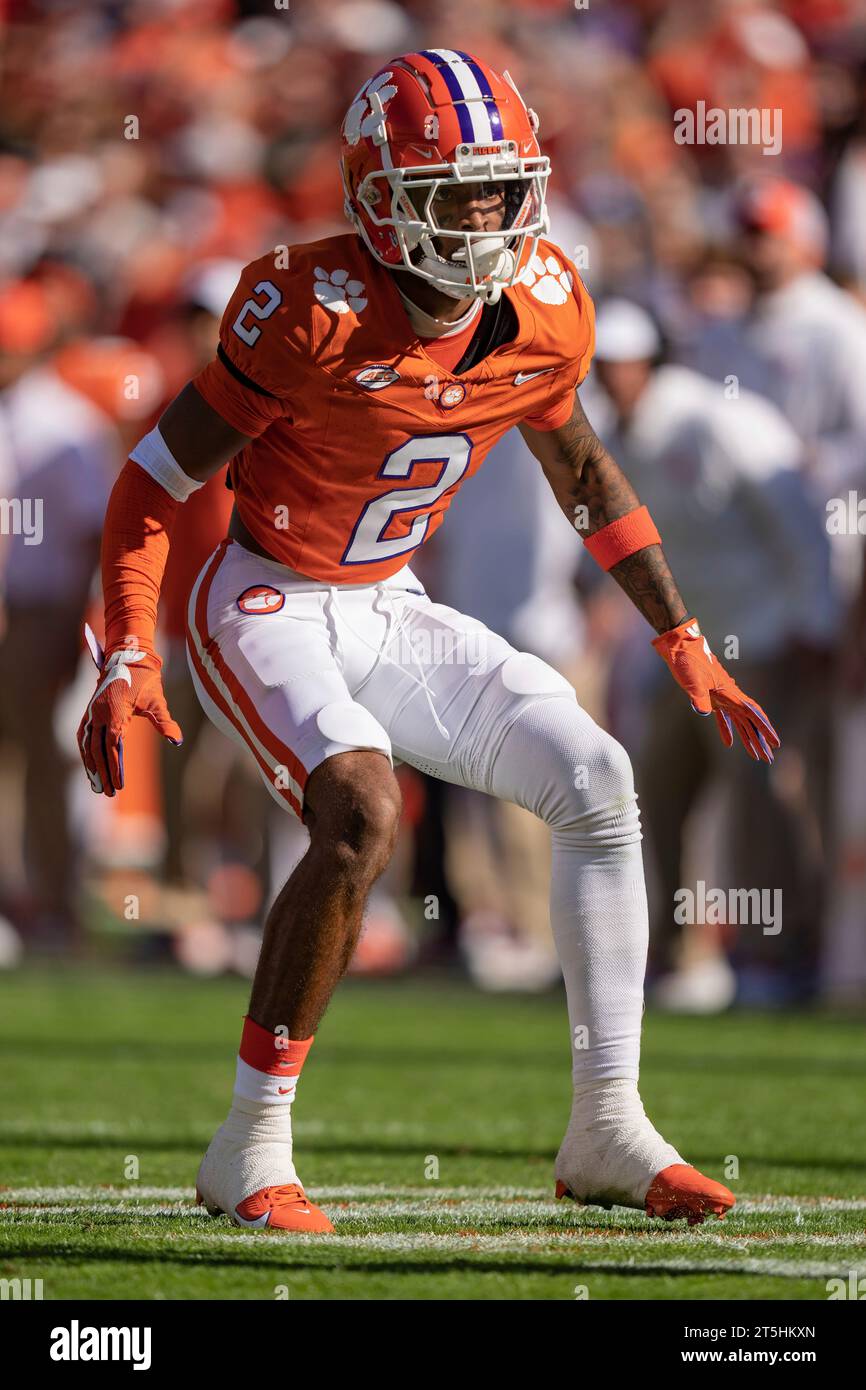 Clemson cornerback Nate Wiggins (2) plays against Notre Dame during an ...