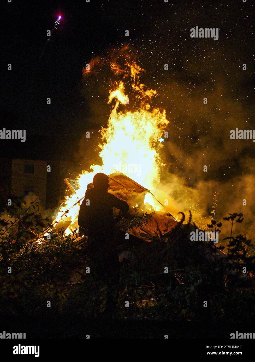 People enjoy bonfire night, in Lee Park, Liverpool, Merseyside Stock ...