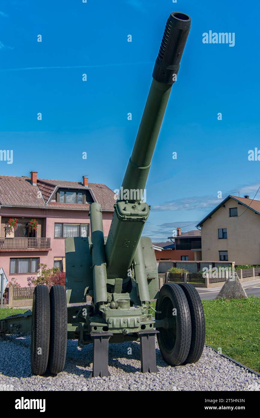 Mobile howitzer hi-res stock photography and images - Alamy