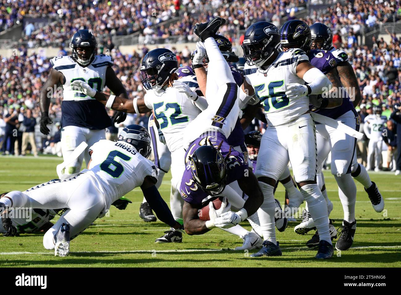 Baltimore Ravens running back Gus Edwards (35) scores on a 4-yard ...