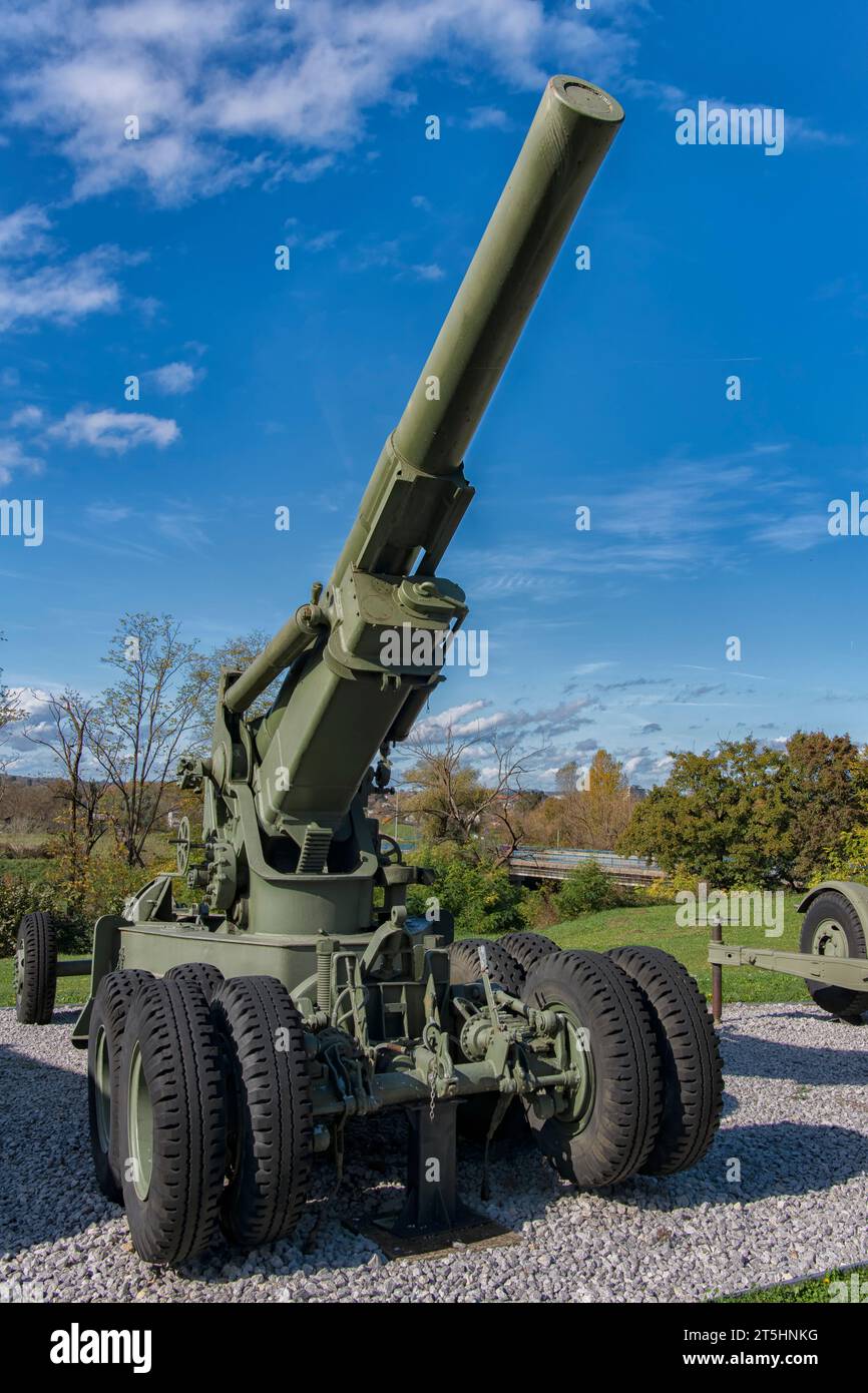 Us army field artillery howitzer hi-res stock photography and images ...