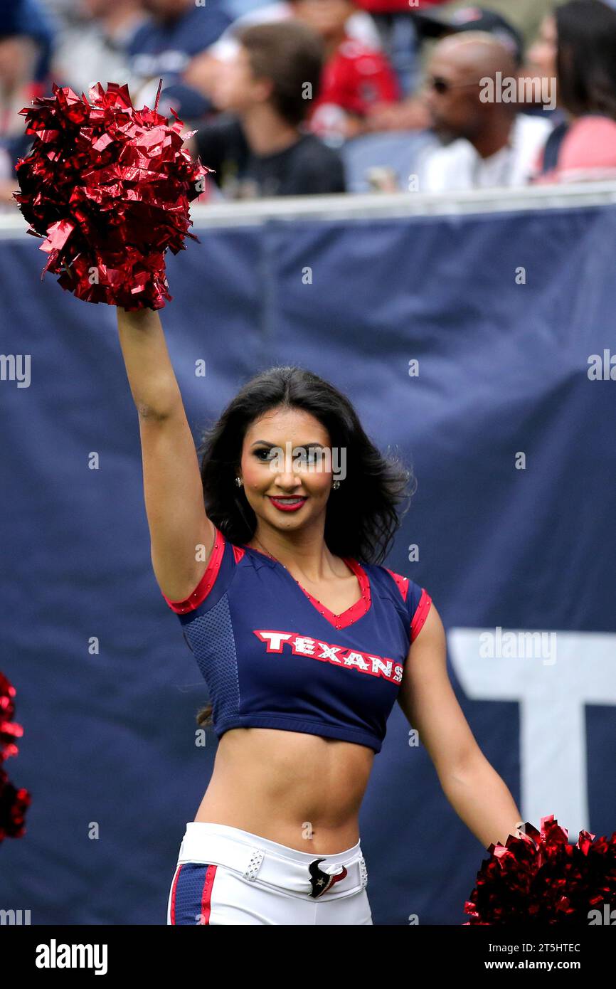 Houston, Texas, USA. 5th Nov, 2023. A Houston Texans cheerleader prior ...