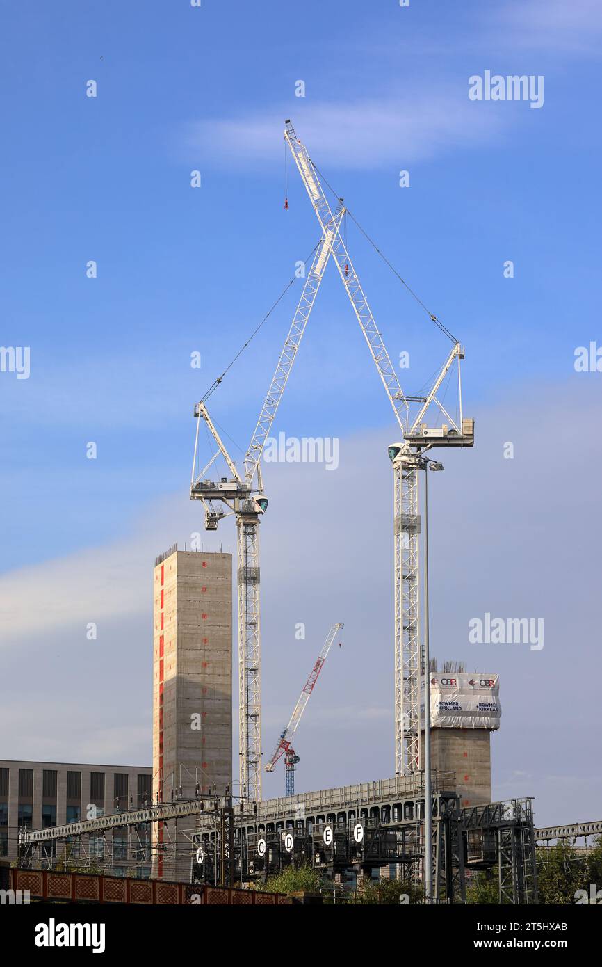 Leeds train station construction hi-res stock photography and images ...