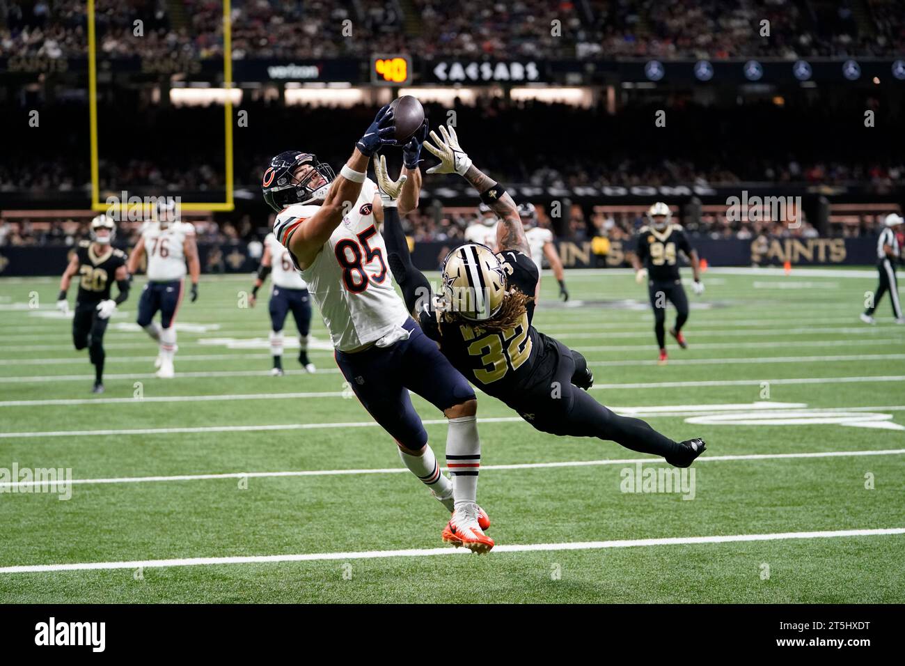 Chicago Bears tight end Cole Kmet (85) makes a touchdown catch over New ...