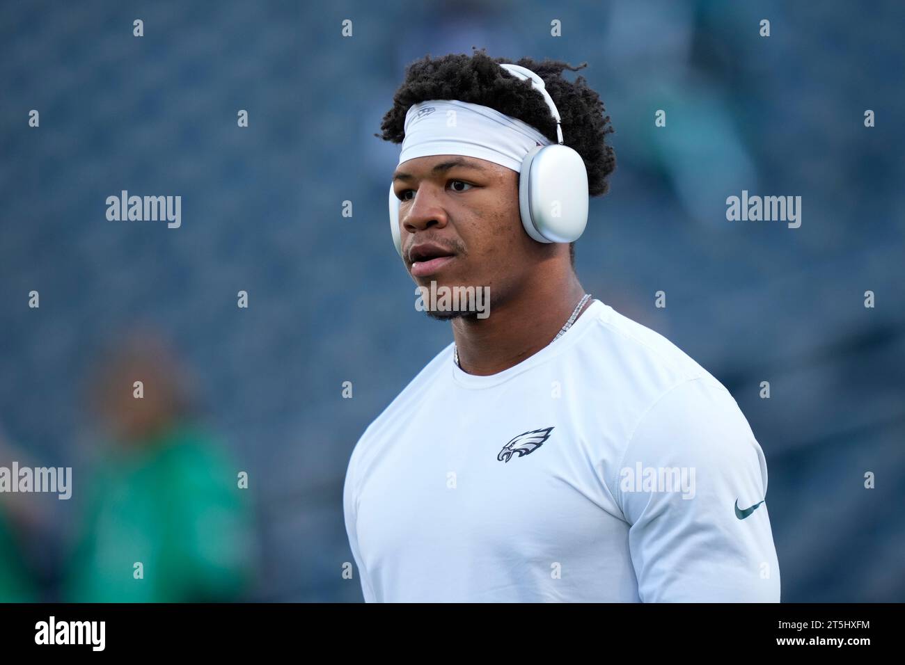 Philadelphia Eagles linebacker Nolan Smith warms up before an NFL ...
