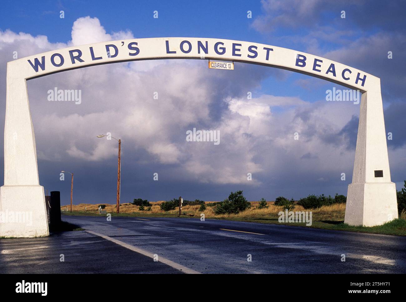 Beach entrance arch, Long Beach, Washington Stock Photo - Alamy