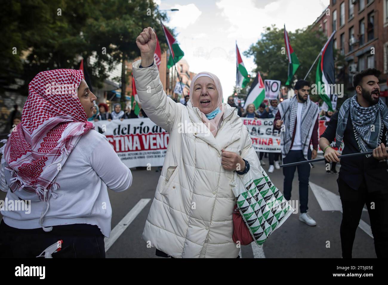Madrid working class neighborhood hi-res stock photography and images ...