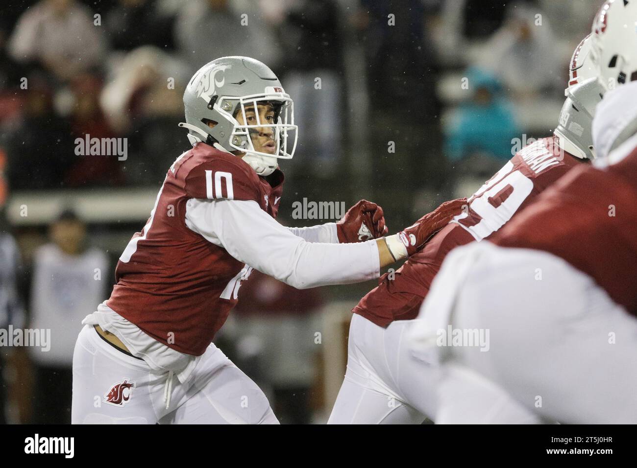 Washington State defensive end Ron Stone Jr. (10) follows a play during ...