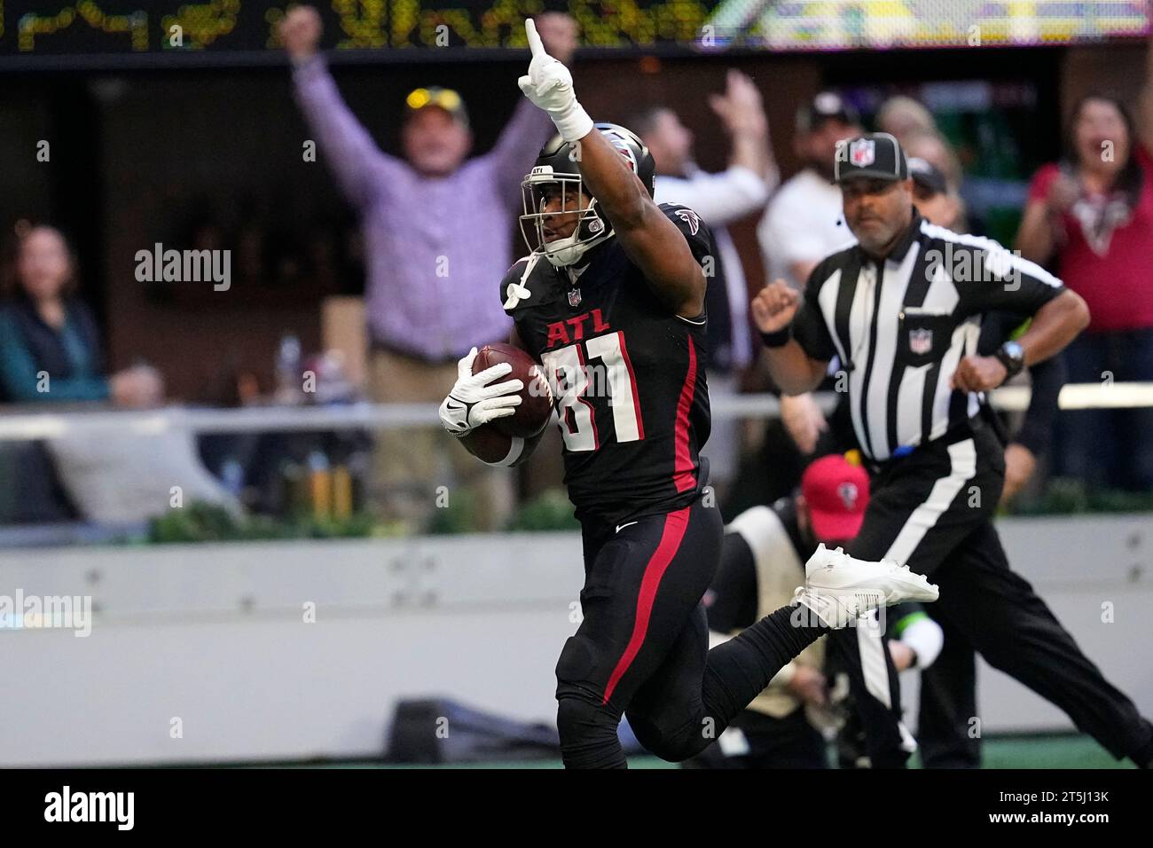 Atlanta Falcons tight end Jonnu Smith (81) runs for a touchdown after a ...