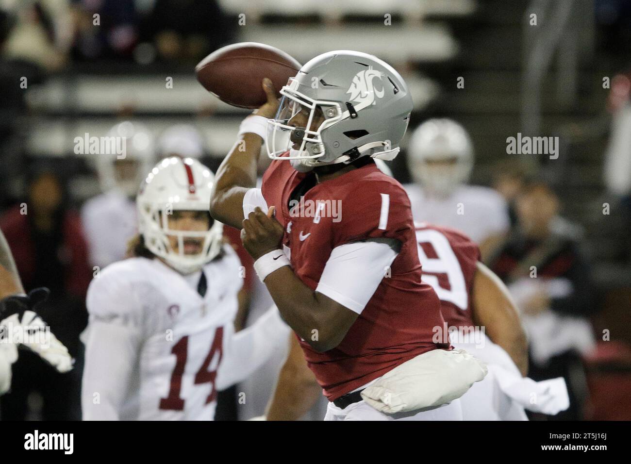 Washington State quarterback Cameron Ward (1) throws a pass during the ...