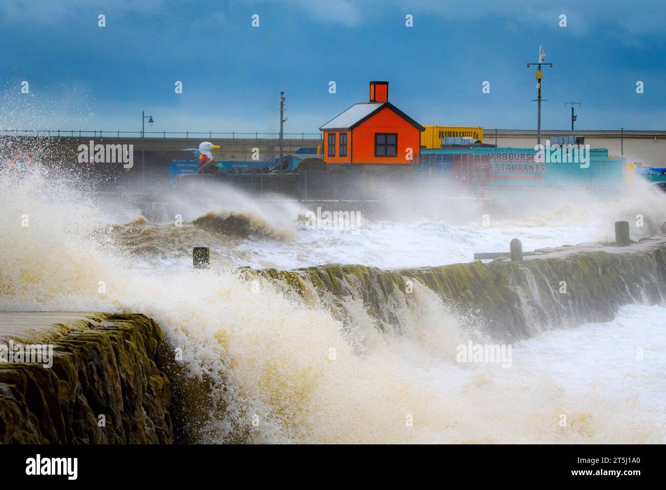 Storm Ciaran Waves in front of Lighthouse Stock Photo - Alamy