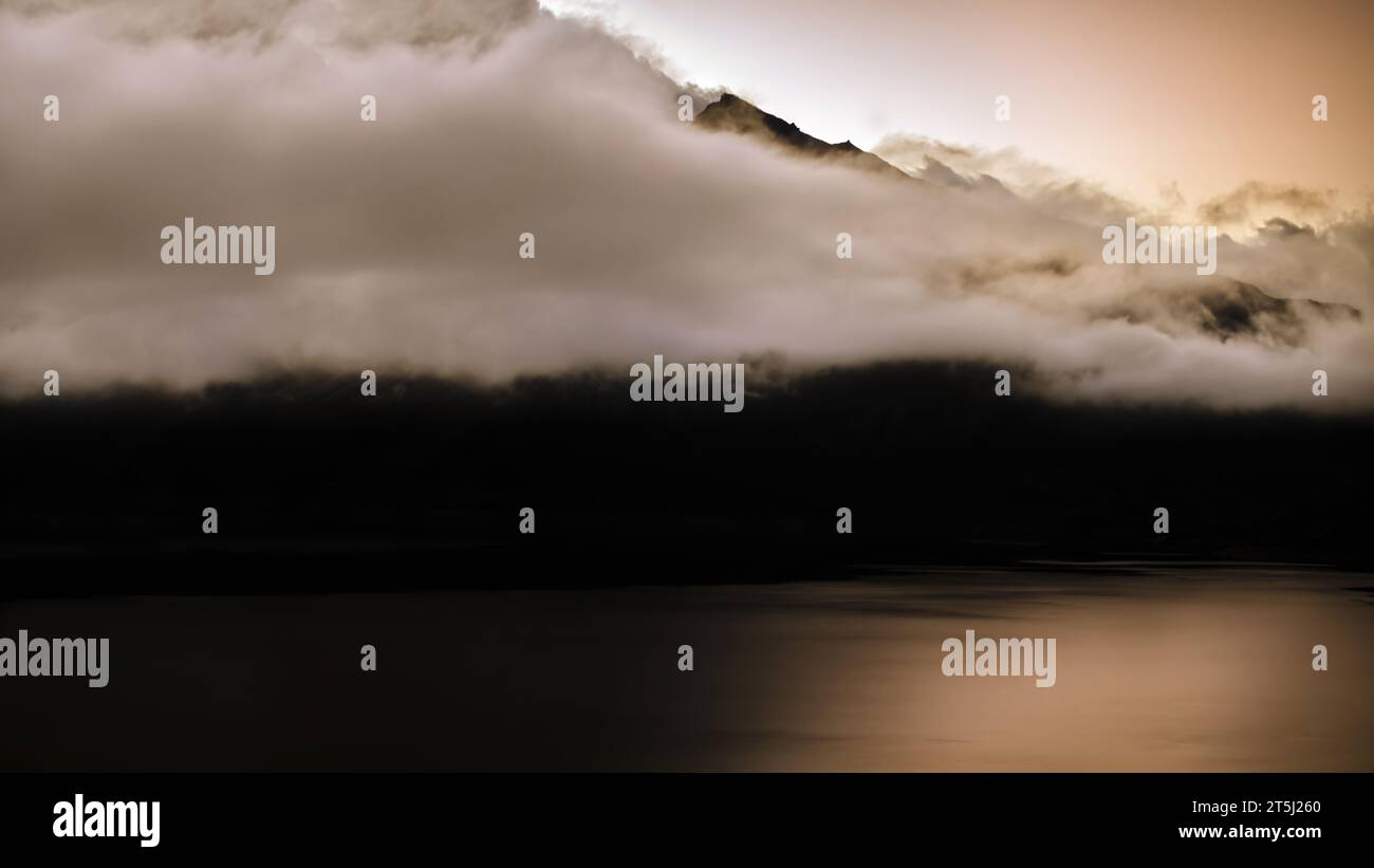 Foggy water during golden hour hi-res stock photography and images - Alamy