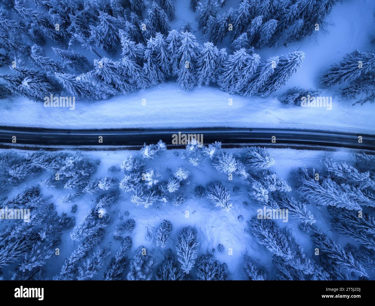 Driveway road hi-res stock photography and images - Alamy
