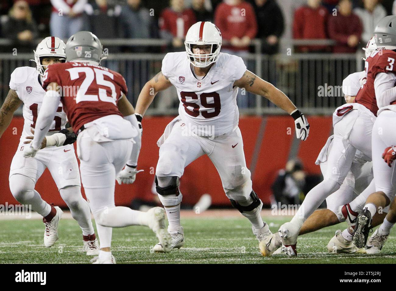 Stanford offensive lineman Jake Maikkula (69) prepares to block during ...