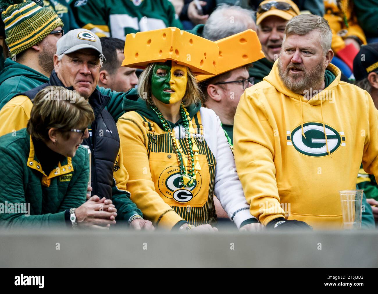 Green bay packers fans november 2023 hi-res stock photography and ...