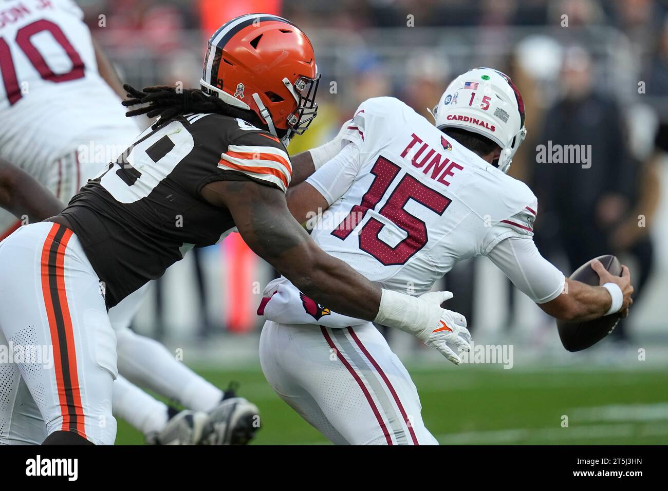Cleveland Browns defensive end Za'Darius Smith, left, sacks Arizona ...