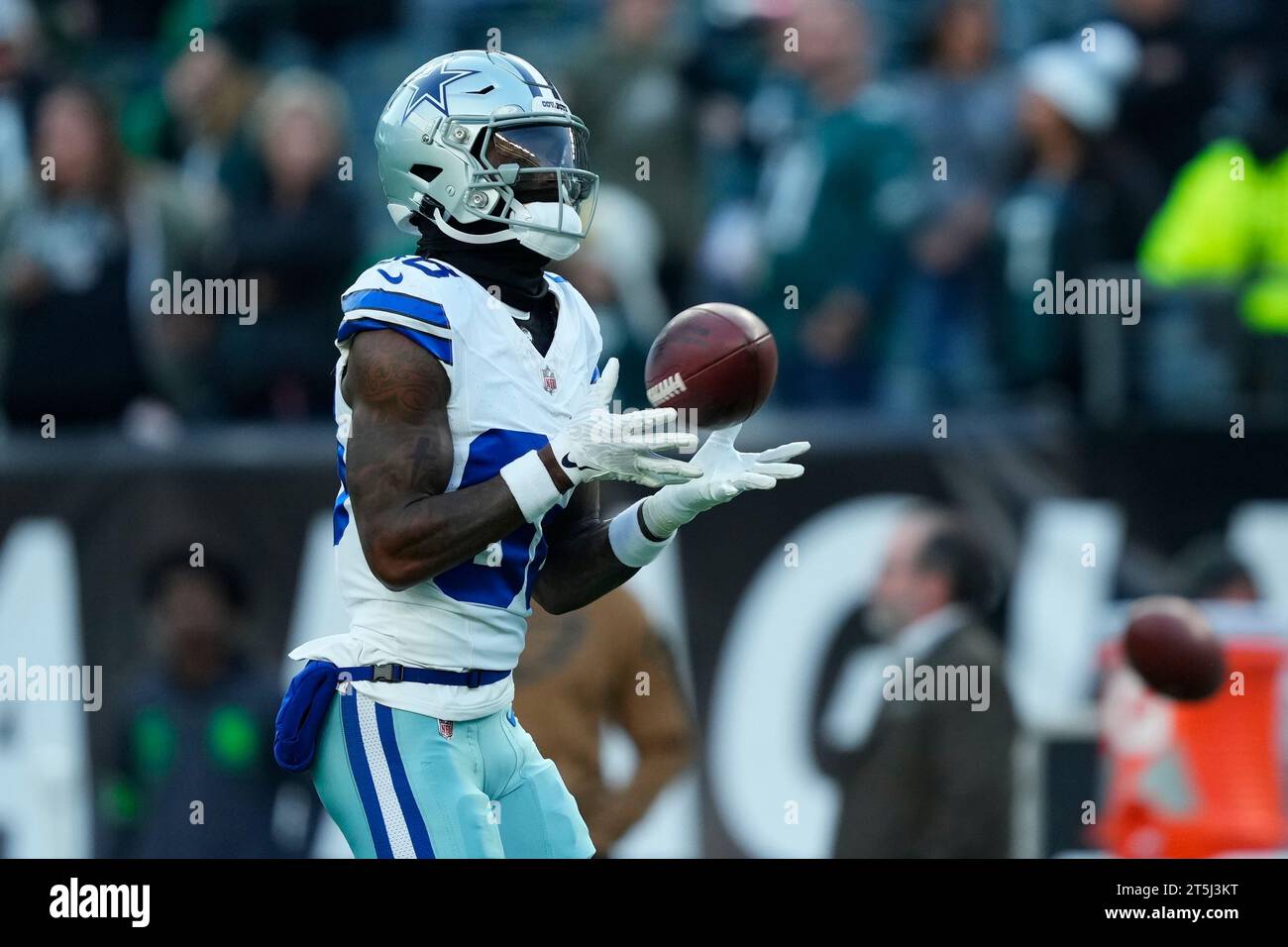 Dallas Cowboys wide receiver CeeDee Lamb (88) warms up before an NFL ...