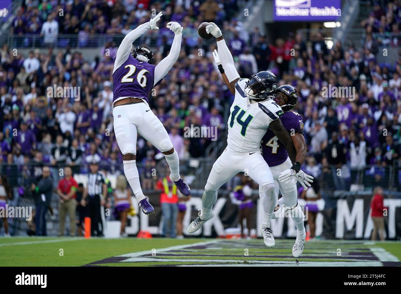 Baltimore Ravens safety Geno Stone (26) and cornerback Marlon Humphrey ...