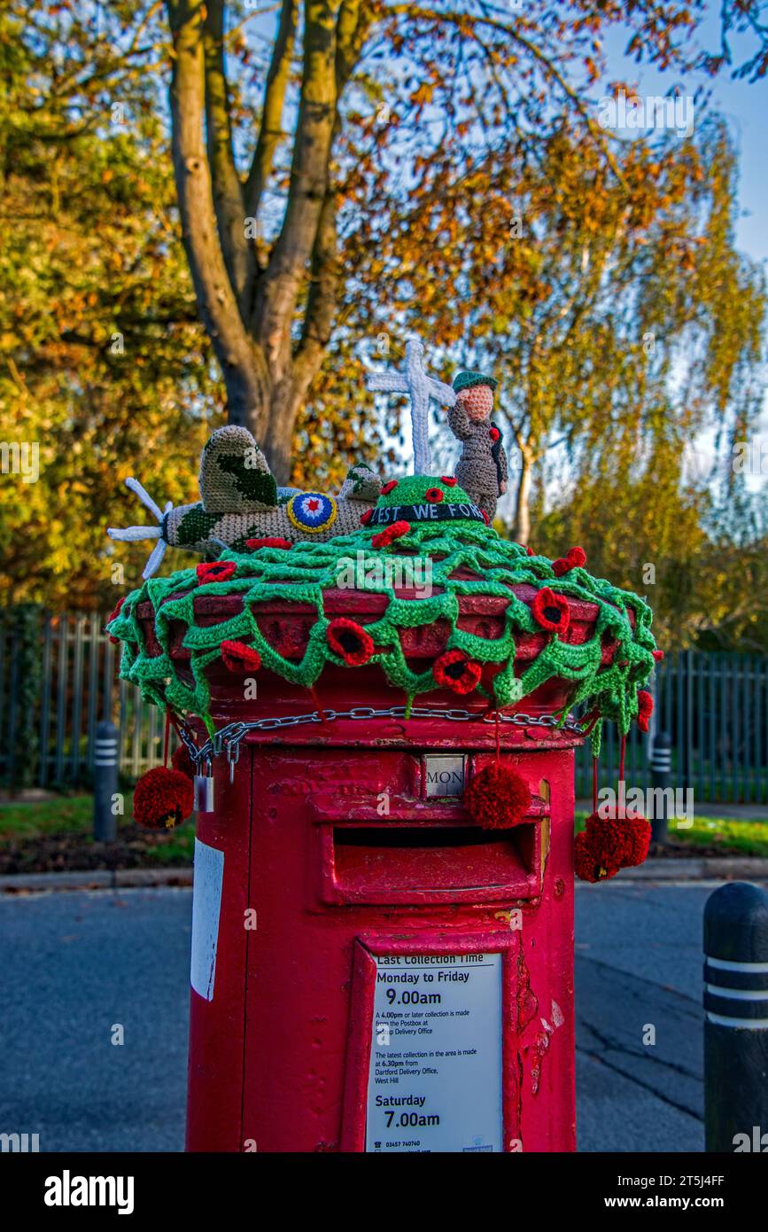 Remembrance Day Post Box topper Stock Photo - Alamy