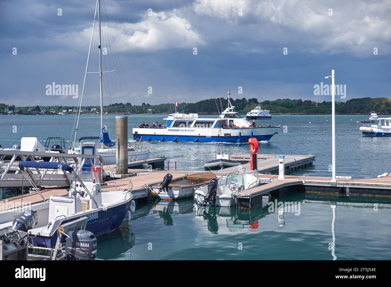 Shuttle boat arriving to a harbour Stock Photo - Alamy