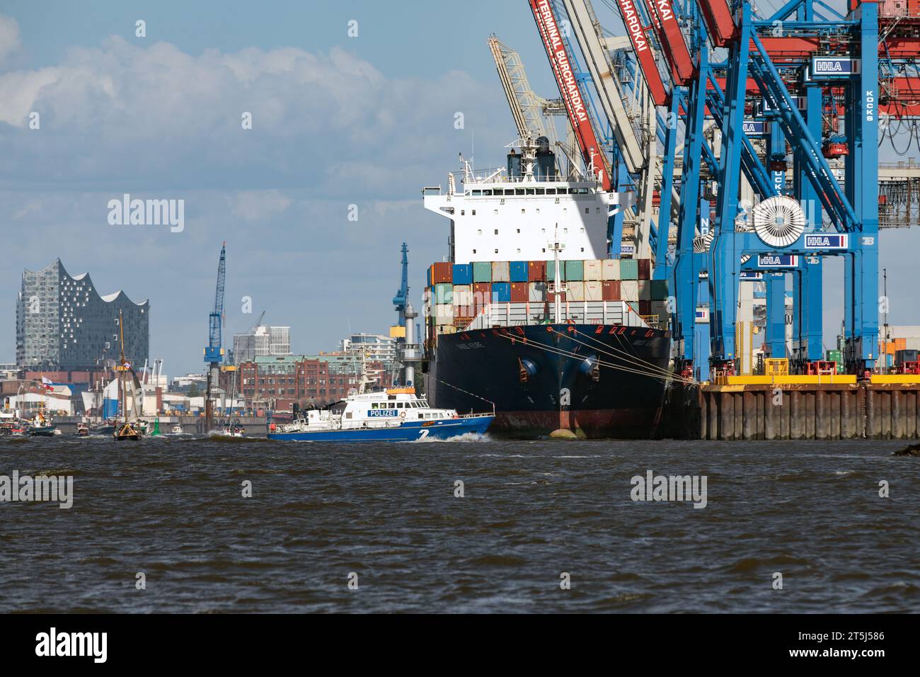 Port security police hi-res stock photography and images - Alamy