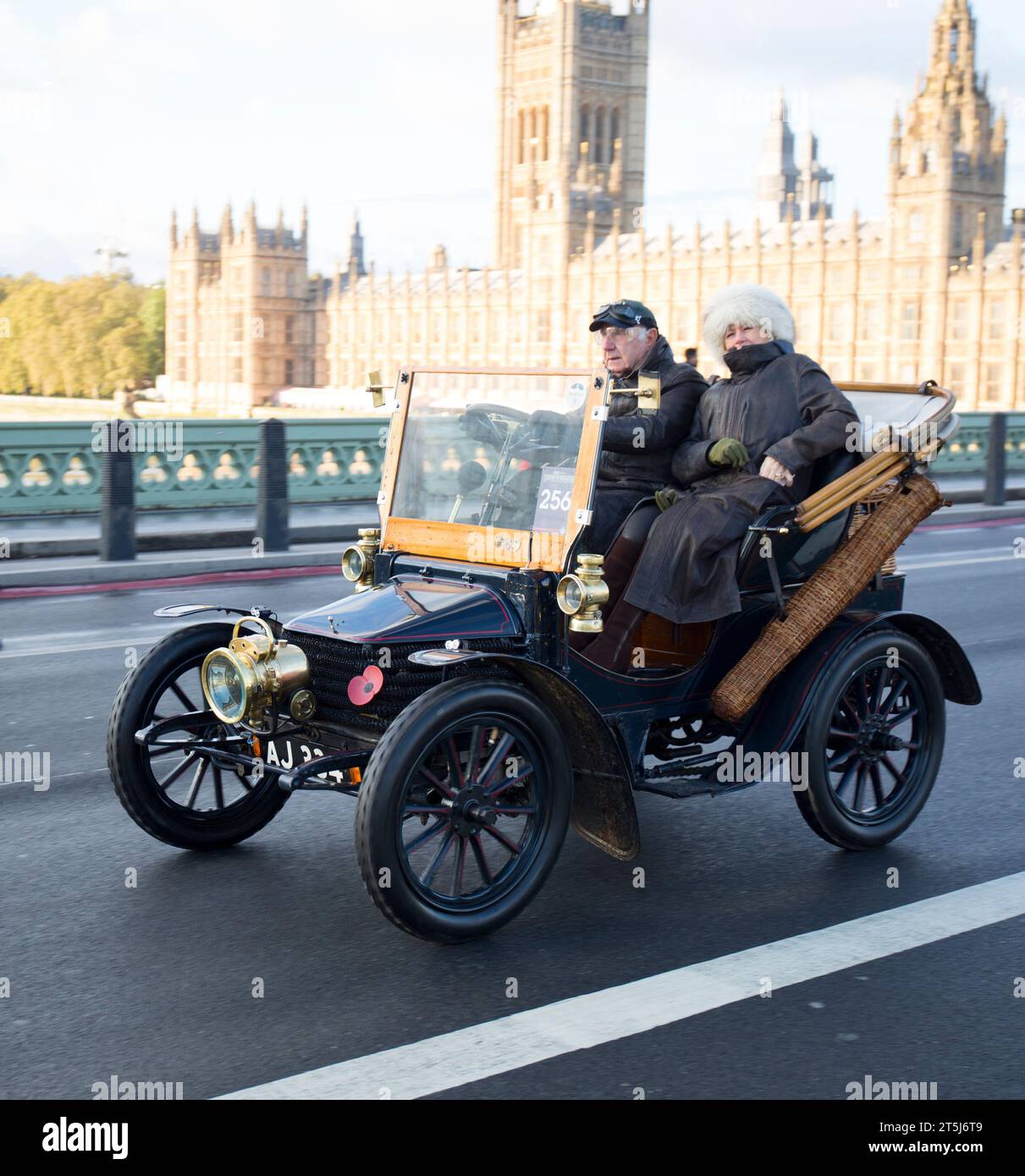 Entrant 256 1904 Wolseley on Westminster Bridge London To Brighton ...