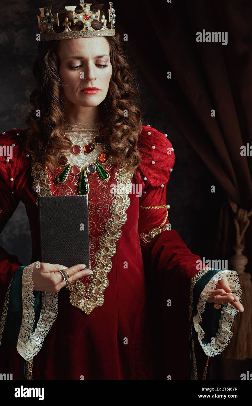 Women in medieval long hi-res stock photography and images - Alamy