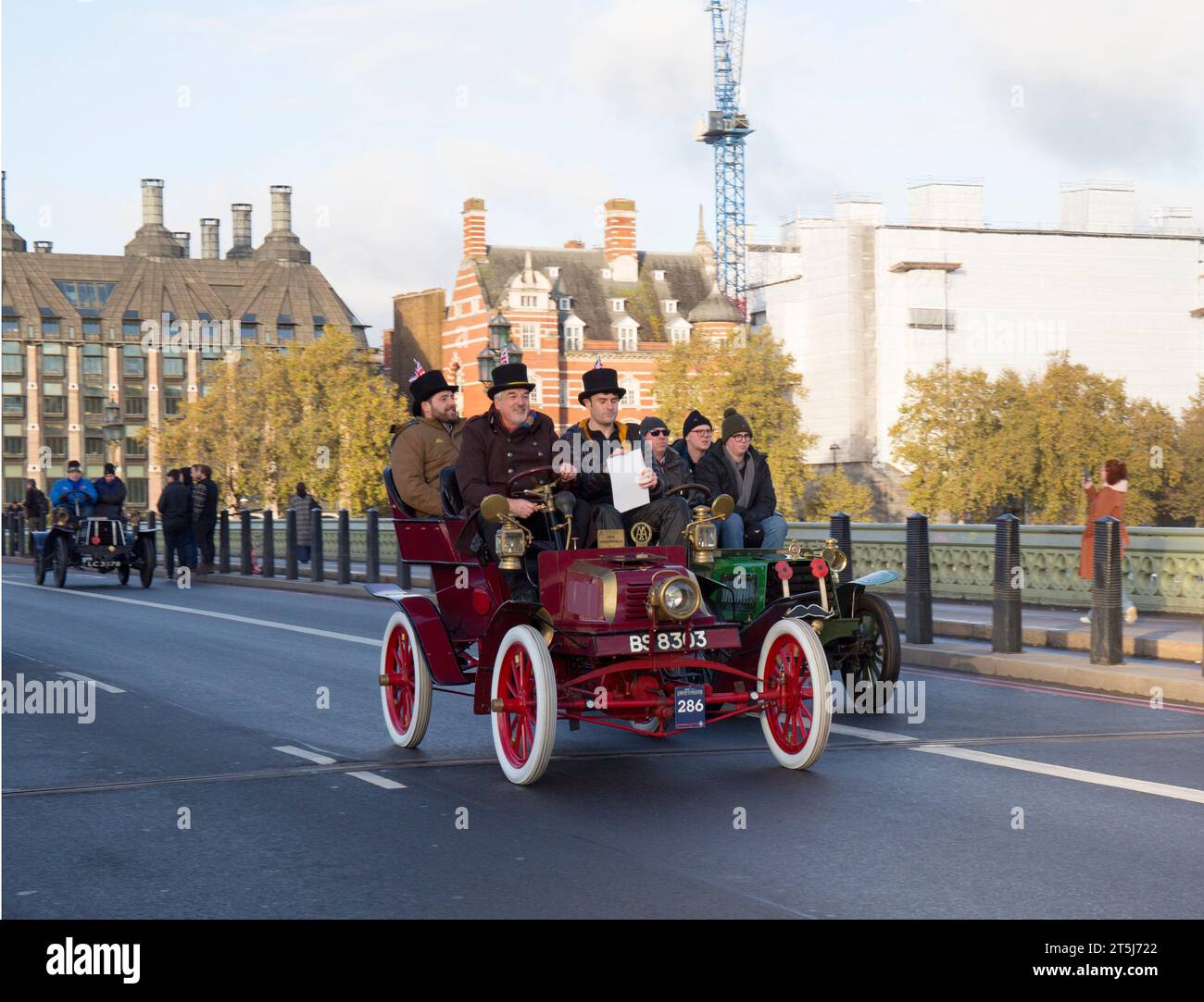 Entrant 286 Red 1904 Crestmobile on Westminster Bridge London To ...
